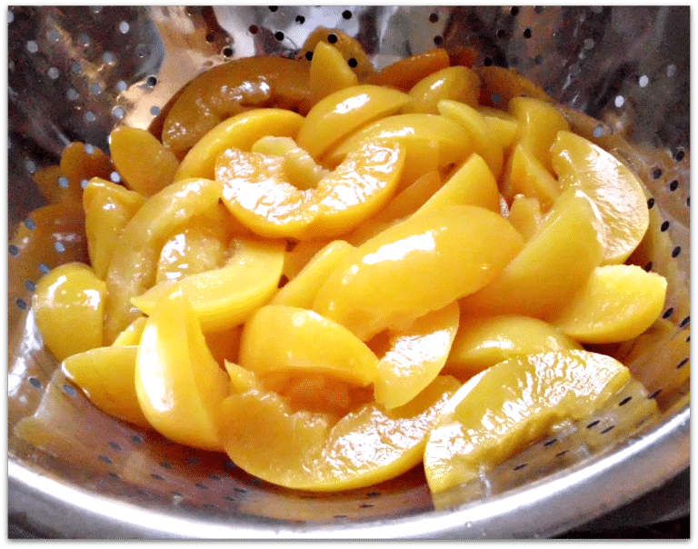 Mom's Magic Peach Cobbler Recipe - The Food Hussy