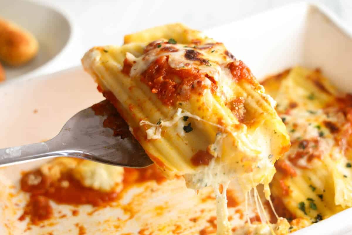 Olive Garden Four Cheese Manicotti - The Food Hussy